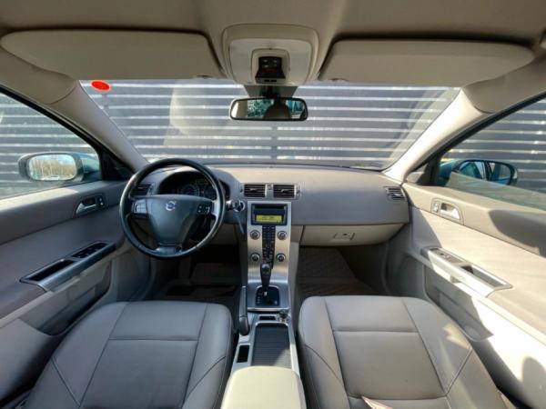 Green Volvo V50 2008 in Riga, with an engine capacity of 2.40 L and mileage of 0 thousand km for 3800 €, photo 6 on AUTOMOTO.COM.LV