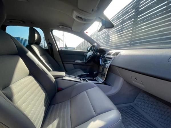 Green Volvo V50 2008 in Riga, with an engine capacity of 2.40 L and mileage of 0 thousand km for 3800 €, photo 8 on AUTOMOTO.COM.LV