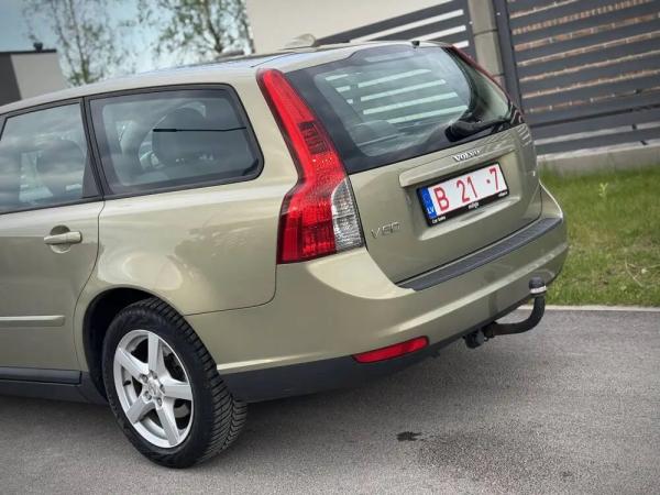 Zaļš Volvo V50 2008 Jelgava, ar dzinēja tilpumu 1.80 L un nobraukumu 266 tūkst. km par 3750 €, foto 5 vietnē AUTOMOTO.COM.LV