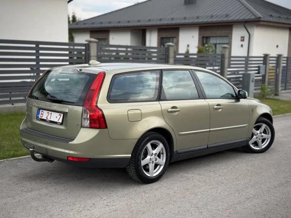 Zaļš Volvo V50 2008 Jelgava, ar dzinēja tilpumu 1.80 L un nobraukumu 266 tūkst. km par 3750 €, foto 8 vietnē AUTOMOTO.COM.LV