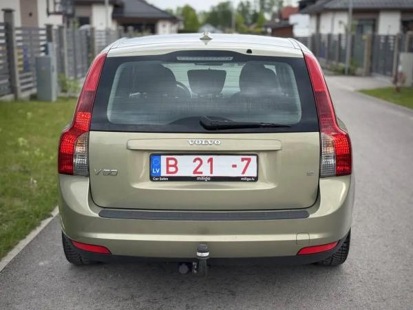 Zaļš Volvo V50 2008 Jelgava, ar dzinēja tilpumu 1.80 L un nobraukumu 266 tūkst. km par 3750 €, foto 9 vietnē AUTOMOTO.COM.LV