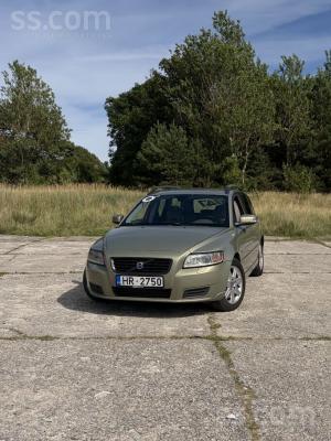 Zaļš Volvo V50 2008 Liepāja, ar dzinēja tilpumu 2.40 L un nobraukumu 398 tūkst. km par 2750 €, foto  vietnē AUTOMOTO.COM.LV