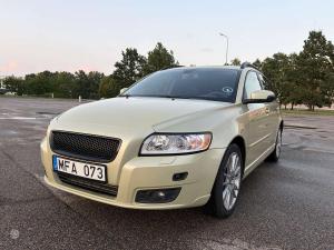 Green Volvo V50 2008 in Kaunas, with an engine capacity of 2.52 L and mileage of 320 thousand km for 2780 €, photo  on AUTOMOTO.COM.LV