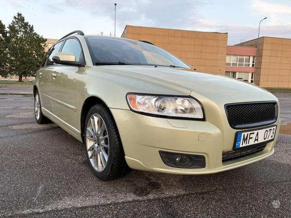 Green Volvo V50 2008 in Kaunas, with an engine capacity of 2.52 L and mileage of 320 thousand km for 2780 €, photo 4 on AUTOMOTO.COM.LV