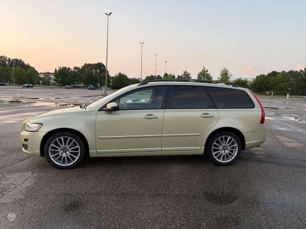 Green Volvo V50 2008 in Kaunas, with an engine capacity of 2.52 L and mileage of 320 thousand km for 2780 €, photo 10 on AUTOMOTO.COM.LV