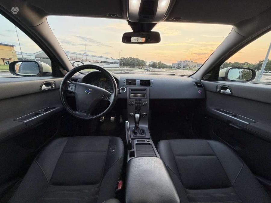 Green Volvo V50 2008 in Kaunas, with an engine capacity of 2.52 L and mileage of 320 thousand km for 2780 €, photo 11 on AUTOMOTO.COM.LV