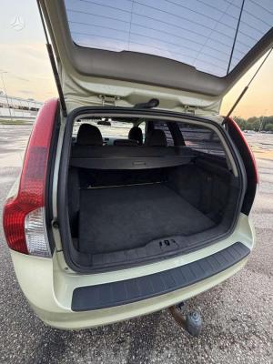 Green Volvo V50 2008 in Kaunas, with an engine capacity of 2.52 L and mileage of 320 thousand km for 2780 €, photo 13 on AUTOMOTO.COM.LV