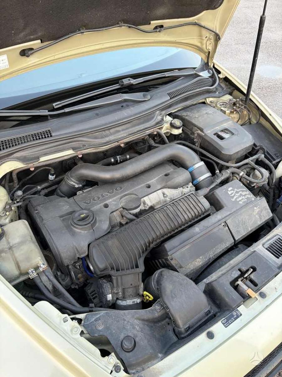 Green Volvo V50 2008 in Kaunas, with an engine capacity of 2.52 L and mileage of 320 thousand km for 2780 €, photo 15 on AUTOMOTO.COM.LV