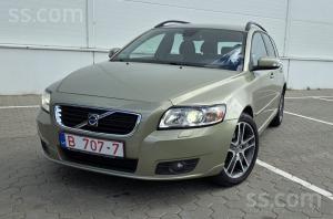 Zaļš Volvo V50 2009 Rīga, ar dzinēja tilpumu 1.60 L un nobraukumu 258 tūkst. km par 3950 €, foto  vietnē AUTOMOTO.COM.LV