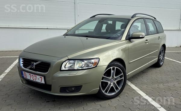 Zaļš Volvo V50 2009 Rīga, ar dzinēja tilpumu 1.60 L un nobraukumu 258 tūkst. km par 3950 €, foto 2 vietnē AUTOMOTO.COM.LV