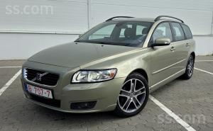 Green Volvo V50 2009 in Riga, with an engine capacity of 1.60 L and mileage of 258 thousand km for 3950 €, photo 3 on AUTOMOTO.COM.LV