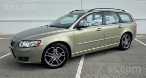 Green Volvo V50 2009 in Riga, with an engine capacity of 1.60 L and mileage of 258 thousand km for 3950 €, photo 4 on AUTOMOTO.COM.LV