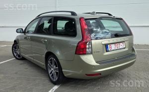 Green Volvo V50 2009 in Riga, with an engine capacity of 1.60 L and mileage of 258 thousand km for 3950 €, photo 5 on AUTOMOTO.COM.LV