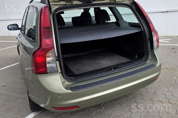 Zaļš Volvo V50 2009 Rīga, ar dzinēja tilpumu 1.60 L un nobraukumu 258 tūkst. km par 3950 €, foto 6 vietnē AUTOMOTO.COM.LV