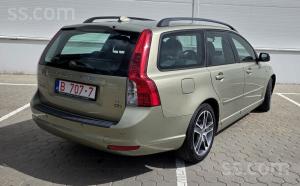Green Volvo V50 2009 in Riga, with an engine capacity of 1.60 L and mileage of 258 thousand km for 3950 €, photo 8 on AUTOMOTO.COM.LV