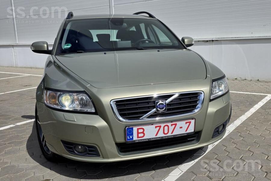 Green Volvo V50 2009 in Riga, with an engine capacity of 1.60 L and mileage of 258 thousand km for 3950 €, photo 10 on AUTOMOTO.COM.LV