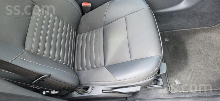 Green Volvo V50 2009 in Riga, with an engine capacity of 1.60 L and mileage of 258 thousand km for 3950 €, photo 13 on AUTOMOTO.COM.LV