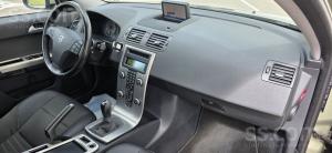 Green Volvo V50 2009 in Riga, with an engine capacity of 1.60 L and mileage of 258 thousand km for 3950 €, photo 14 on AUTOMOTO.COM.LV