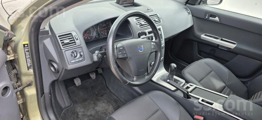 Green Volvo V50 2009 in Riga, with an engine capacity of 1.60 L and mileage of 258 thousand km for 3950 €, photo 19 on AUTOMOTO.COM.LV
