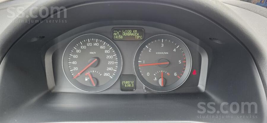 Green Volvo V50 2009 in Riga, with an engine capacity of 1.60 L and mileage of 258 thousand km for 3950 €, photo 23 on AUTOMOTO.COM.LV