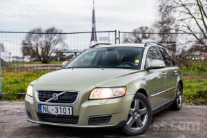 Green Volvo V50 2010 in Riga, with an engine capacity of 1.60 L and mileage of 288 thousand km for 3790 €, photo  on AUTOMOTO.COM.LV