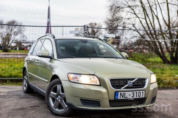 Zaļš Volvo V50 2010 Rīga, ar dzinēja tilpumu 1.60 L un nobraukumu 288 tūkst. km par 3790 €, foto 2 vietnē AUTOMOTO.COM.LV
