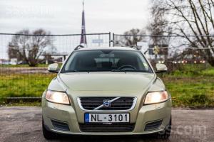 Green Volvo V50 2010 in Riga, with an engine capacity of 1.60 L and mileage of 288 thousand km for 3790 €, photo 3 on AUTOMOTO.COM.LV