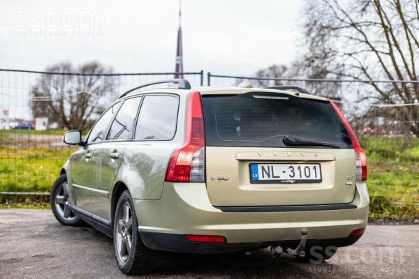 Zaļš Volvo V50 2010 Rīga, ar dzinēja tilpumu 1.60 L un nobraukumu 288 tūkst. km par 3790 €, foto 6 vietnē AUTOMOTO.COM.LV
