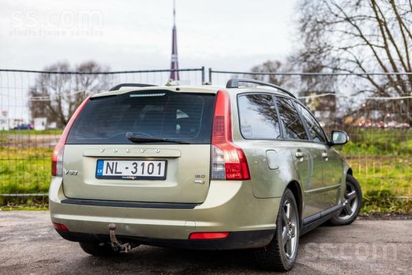 Zaļš Volvo V50 2010 Rīga, ar dzinēja tilpumu 1.60 L un nobraukumu 288 tūkst. km par 3790 €, foto 7 vietnē AUTOMOTO.COM.LV