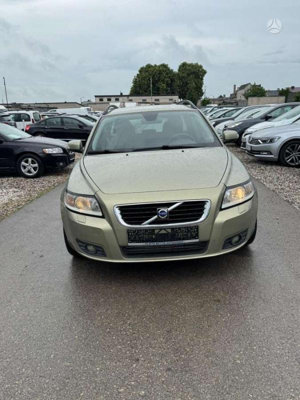 Zaļš Volvo V50 2010 Tauragė, ar dzinēja tilpumu 1.56 L un nobraukumu 402 tūkst. km par 2750 €, foto 1 vietnē AUTOMOTO.COM.LV