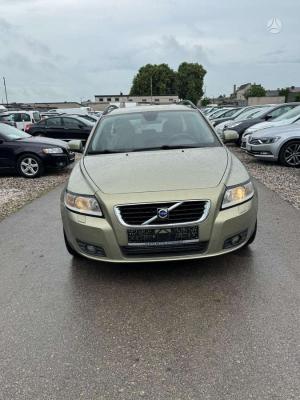 Green Volvo V50 2010 in Taurage, with an engine capacity of 1.56 L and mileage of 402 thousand km for 2750 €, photo  on AUTOMOTO.COM.LV