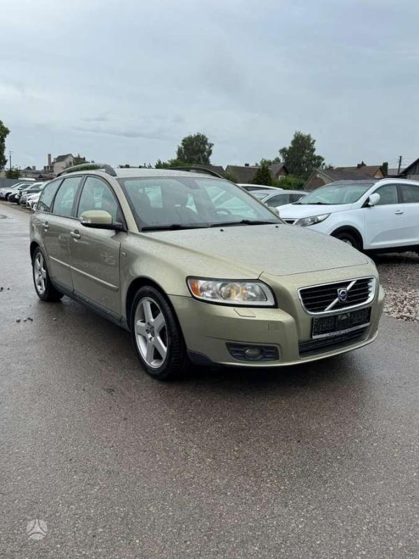 Zaļš Volvo V50 2010 Tauragė, ar dzinēja tilpumu 1.56 L un nobraukumu 402 tūkst. km par 2750 €, foto 2 vietnē AUTOMOTO.COM.LV