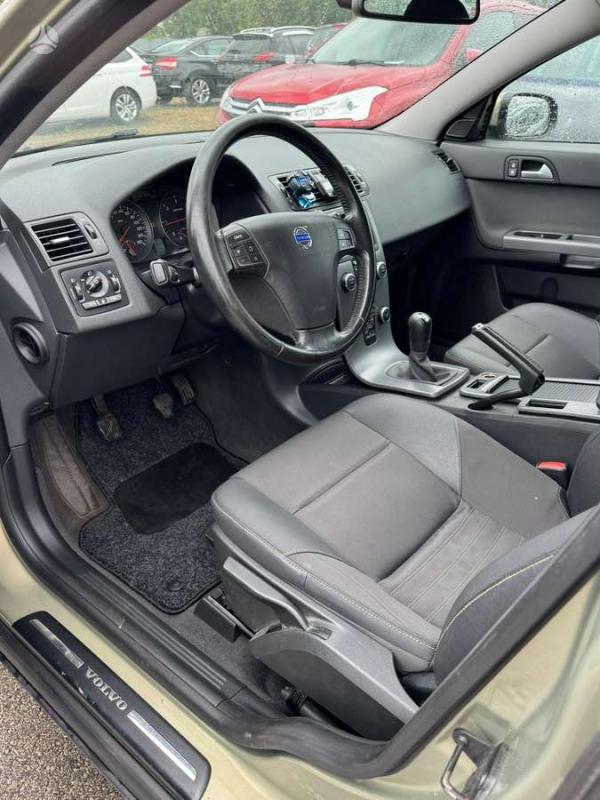 Zaļš Volvo V50 2010 Tauragė, ar dzinēja tilpumu 1.56 L un nobraukumu 402 tūkst. km par 2750 €, foto 8 vietnē AUTOMOTO.COM.LV