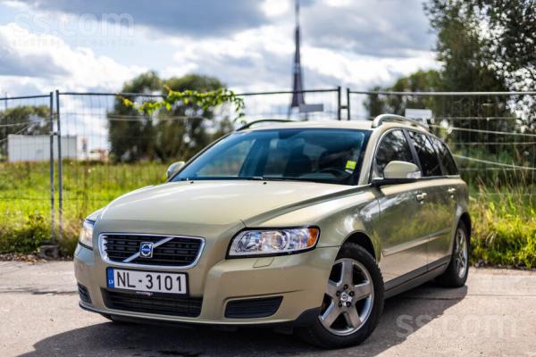 Green Volvo V50 2010 in Riga, with an engine capacity of 1.60 L and mileage of 291 thousand km for 3790 €, photo 1 on AUTOMOTO.COM.LV
