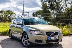 Зеленый Вольво В50 2010 в Рига, объемом двигателя 1.60 л и пробегом 291 тыс. км за 3790 €, фото 3 на AUTOMOTO.COM.LV