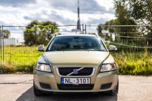 Зеленый Вольво В50 2010 в Рига, объемом двигателя 1.60 л и пробегом 291 тыс. км за 3790 €, фото 4 на AUTOMOTO.COM.LV