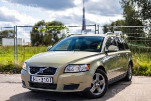 Green Volvo V50 2010 in Riga, with an engine capacity of 1.60 L and mileage of 291 thousand km for 3790 €, photo  on AUTOMOTO.COM.LV