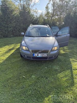 Pelēks Volvo V50 2004 Saldus, ar dzinēja tilpumu 2.00 L un nobraukumu 32 tūkst. km par 1600 €, foto  vietnē AUTOMOTO.COM.LV