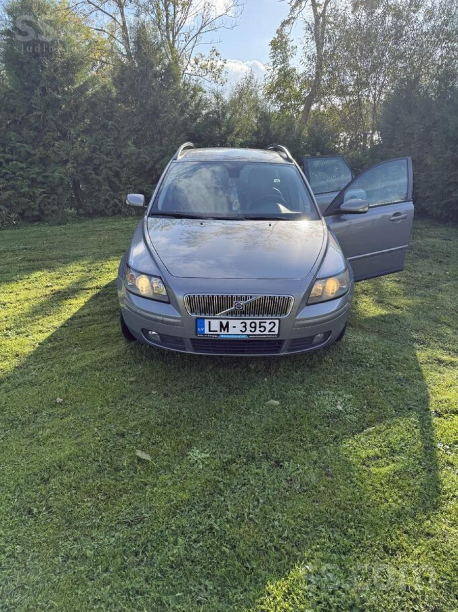 Pelēks Volvo V50 2004 Saldus, ar dzinēja tilpumu 2.00 L un nobraukumu 32 tūkst. km par 1600 €, foto 1 vietnē AUTOMOTO.COM.LV