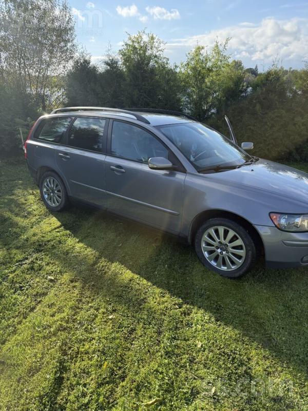 Вольво В50 2004 в Салдус на AUTOMOTO.COM.LV Серый Вольво В50 2004 в Салдус, объемом двигателя 2.00 л и пробегом 32 тыс. км за 1600 €, фото 3 на AUTOMOTO.COM.LV