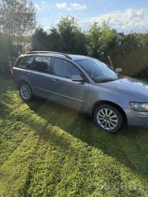 Pelēks Volvo V50 2004 Saldus, ar dzinēja tilpumu 2.00 L un nobraukumu 32 tūkst. km par 1600 €, foto 3 vietnē AUTOMOTO.COM.LV