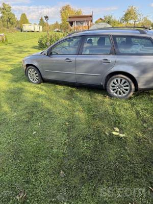Pelēks Volvo V50 2004 Saldus, ar dzinēja tilpumu 2.00 L un nobraukumu 32 tūkst. km par 1600 €, foto 4 vietnē AUTOMOTO.COM.LV