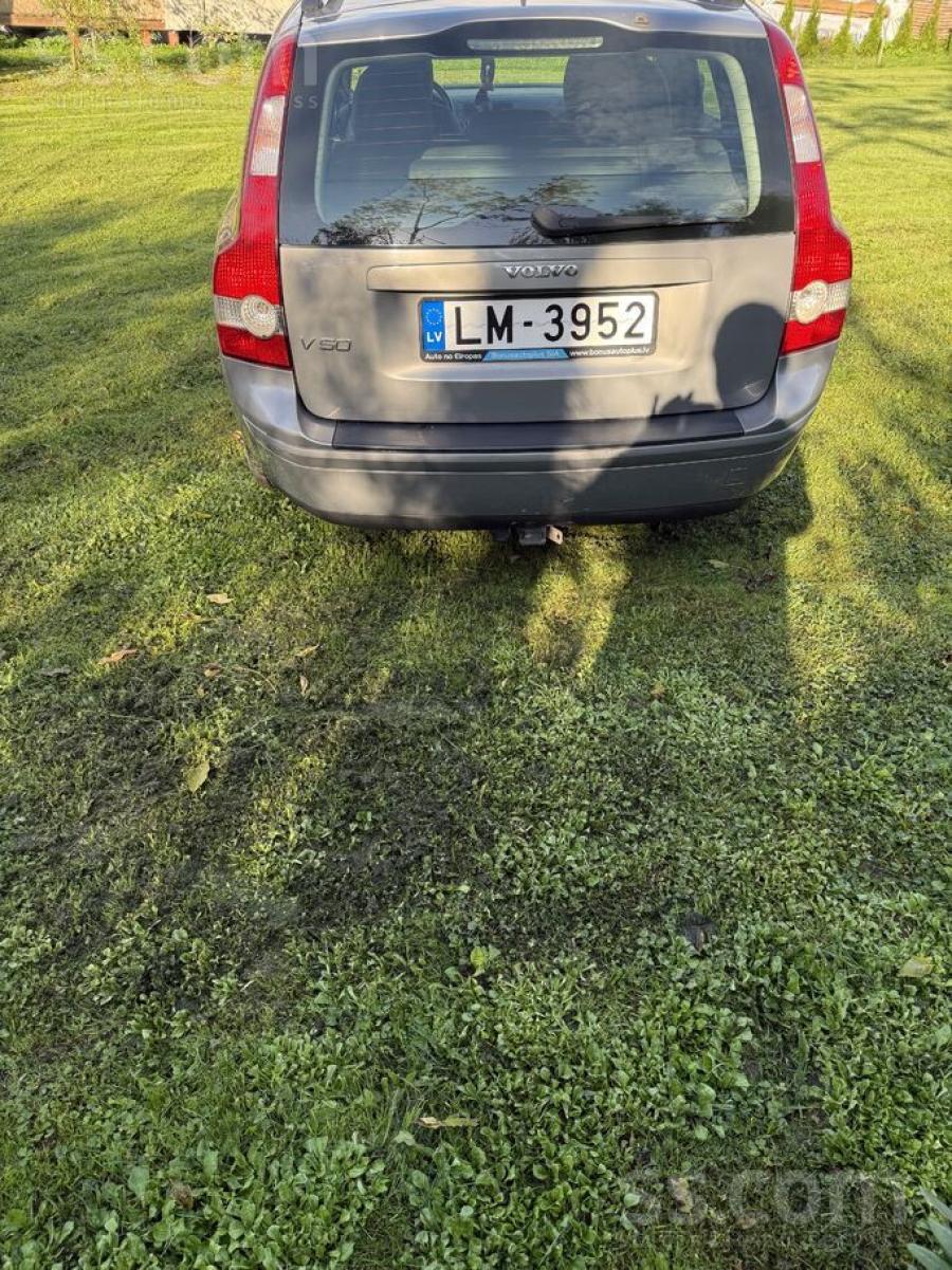 Pelēks Volvo V50 2004 Saldus, ar dzinēja tilpumu 2.00 L un nobraukumu 32 tūkst. km par 1600 €, foto 5 vietnē AUTOMOTO.COM.LV