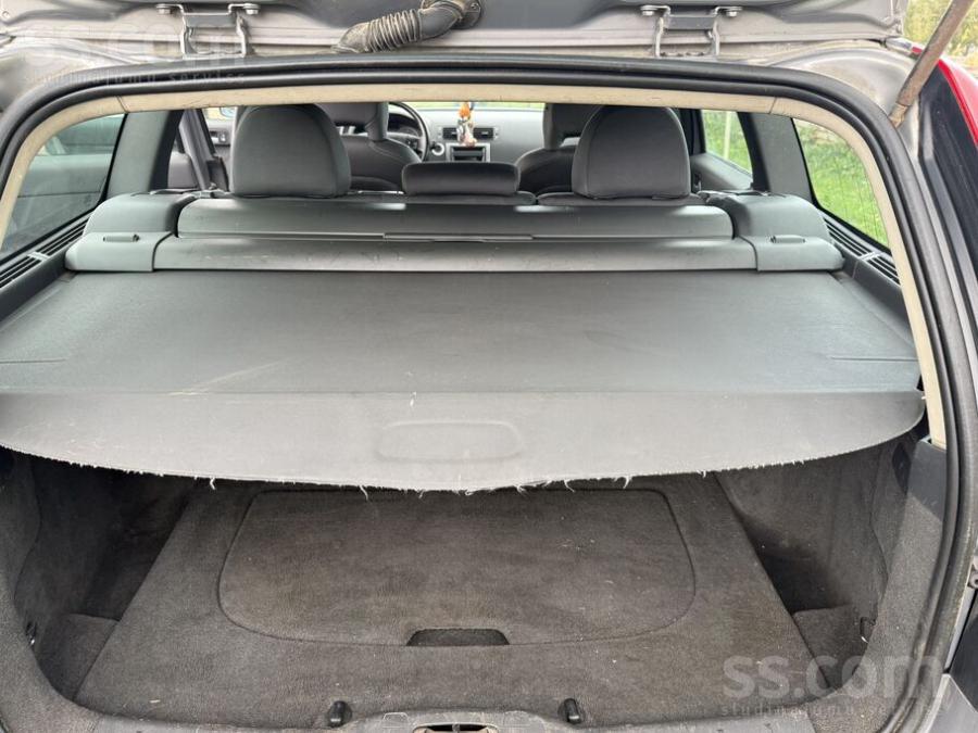 Pelēks Volvo V50 2004 Saldus, ar dzinēja tilpumu 2.00 L un nobraukumu 32 tūkst. km par 1600 €, foto 9 vietnē AUTOMOTO.COM.LV