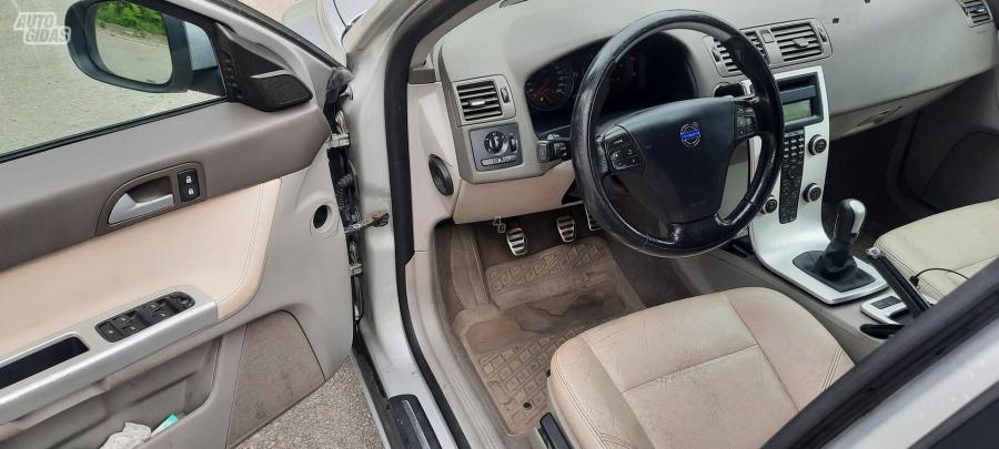 Pelēks Volvo V50 2011 Šauļi, ar dzinēja tilpumu 1.60 L un nobraukumu 260 tūkst. km par 2250 €, foto 10 vietnē AUTOMOTO.COM.LV