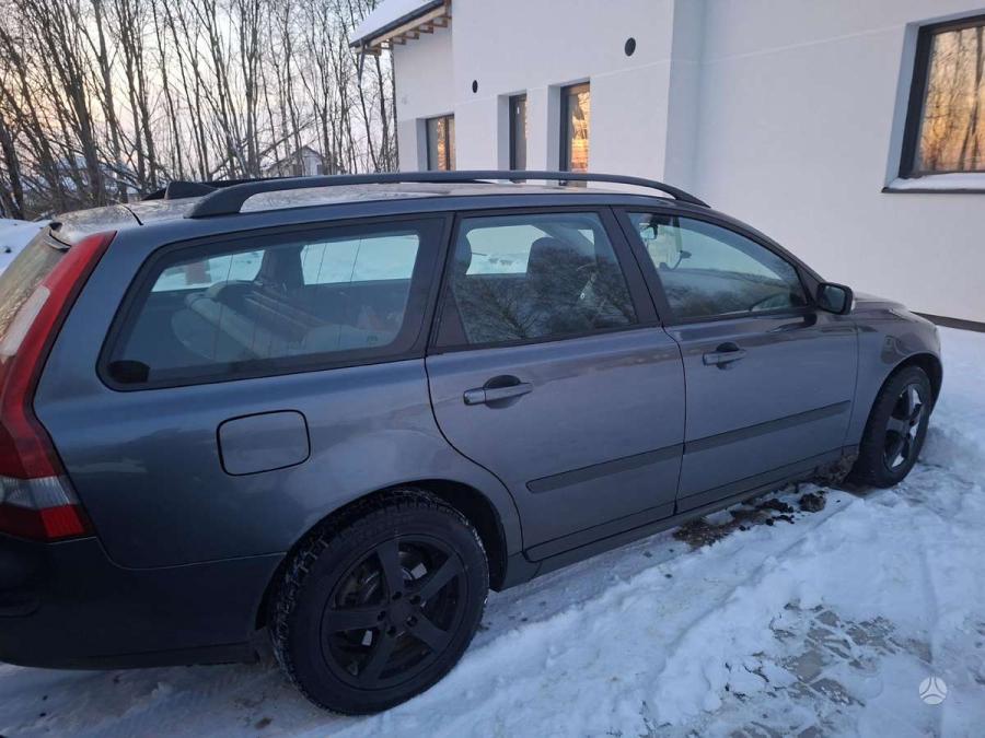 Grey Volvo V50 2005 in Vilnius, with an engine capacity of 2.00 L and mileage of 30 thousand km for 1460 €, photo 1 on AUTOMOTO.COM.LV