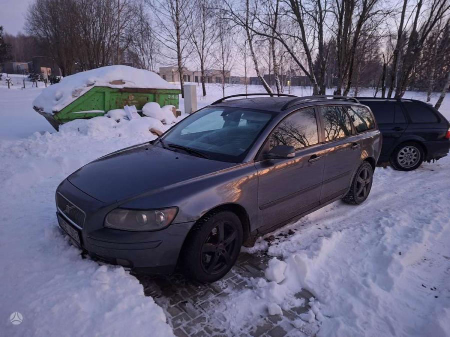 Grey Volvo V50 2005 in Vilnius, with an engine capacity of 2.00 L and mileage of 30 thousand km for 1460 €, photo 2 on AUTOMOTO.COM.LV