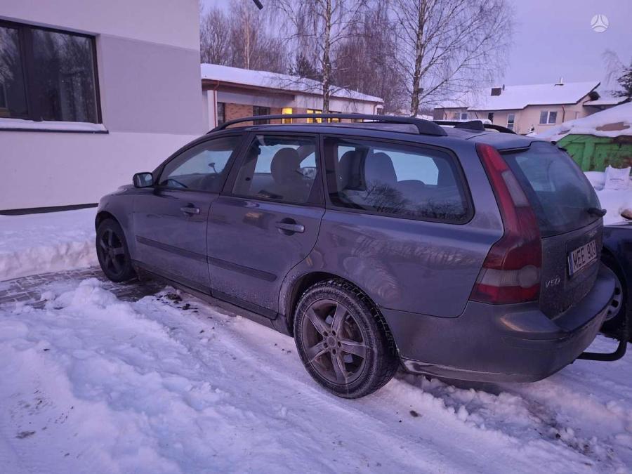 Grey Volvo V50 2005 in Vilnius, with an engine capacity of 2.00 L and mileage of 30 thousand km for 1460 €, photo 4 on AUTOMOTO.COM.LV