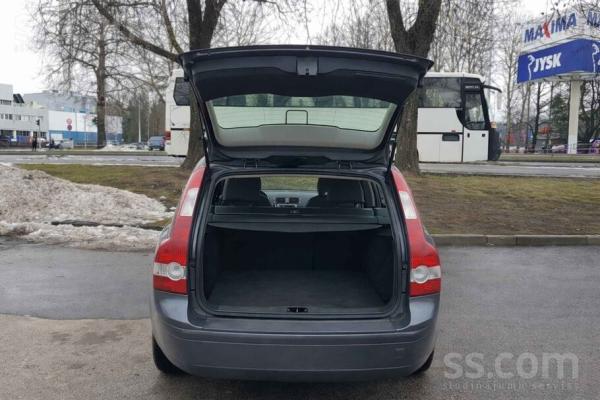 Grey Volvo V50 2006 in Riga, with an engine capacity of 1.80 L and mileage of 229 thousand km for 1690 €, photo 9 on AUTOMOTO.COM.LV
