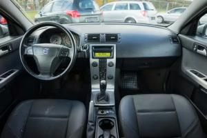 Grey Volvo V50 2006 in Liepaja, with an engine capacity of 2.00 L and mileage of 267 thousand km for 2750 €, photo 10 on AUTOMOTO.COM.LV